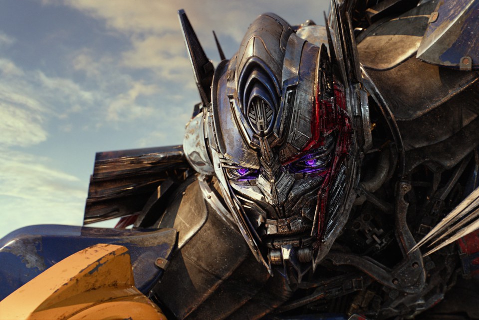 Movie Review: 'Transformers: The Last Knight' Is a Ludicrous Mess - The ...