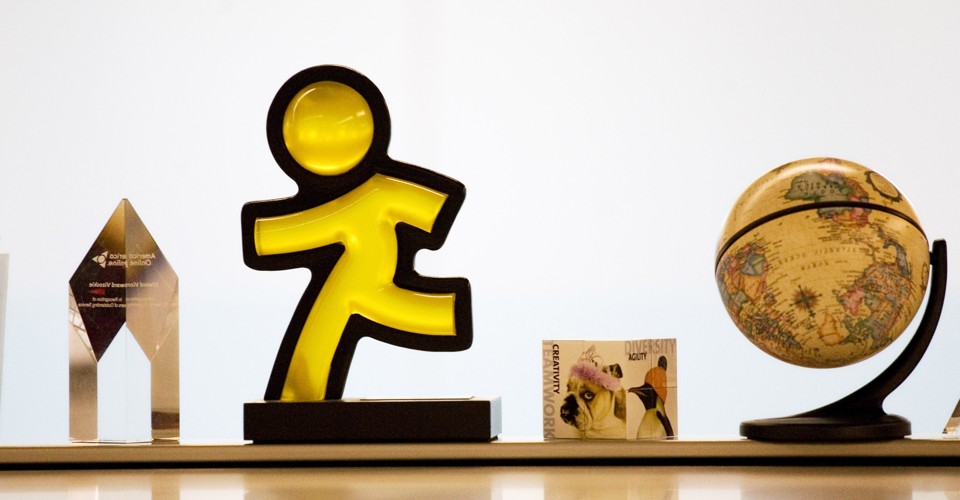 The Story Behind AOL's Iconic Yellow Running Man - The Atlantic