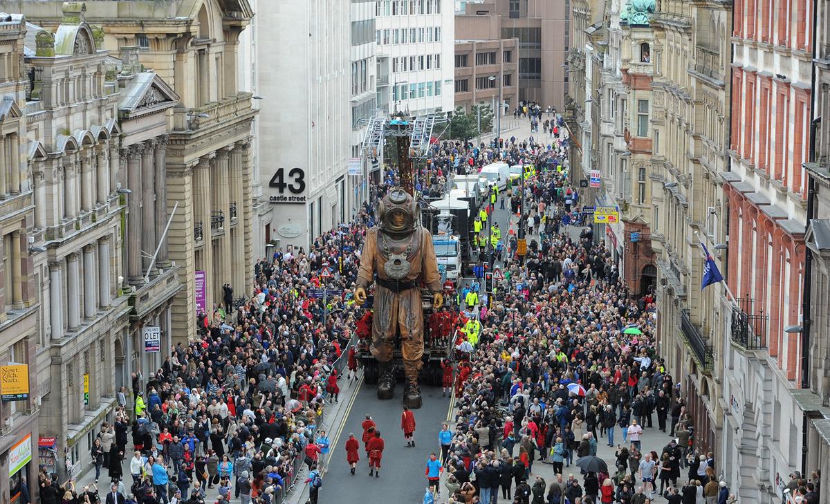 This bus is full of potatoes. : r/WTF