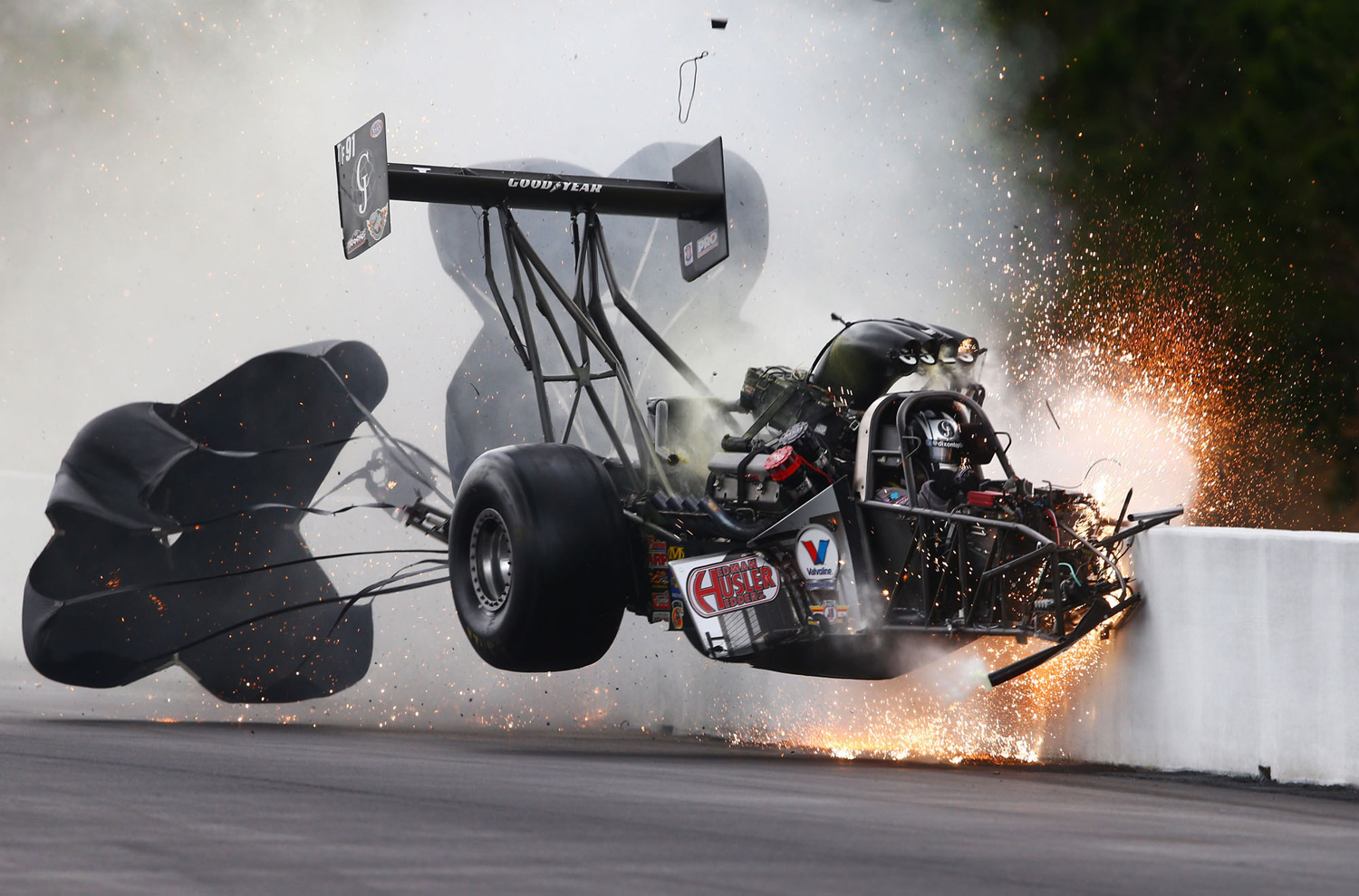 NHRA driver Larry Dixon crashes after his car broke in half during ...