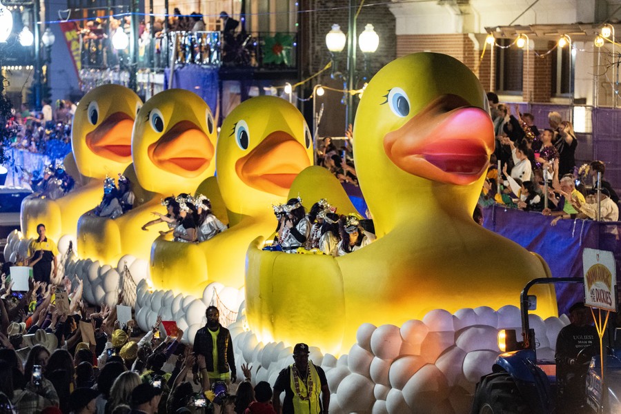 Photos of Carnival 2025 Around the World - The Atlantic