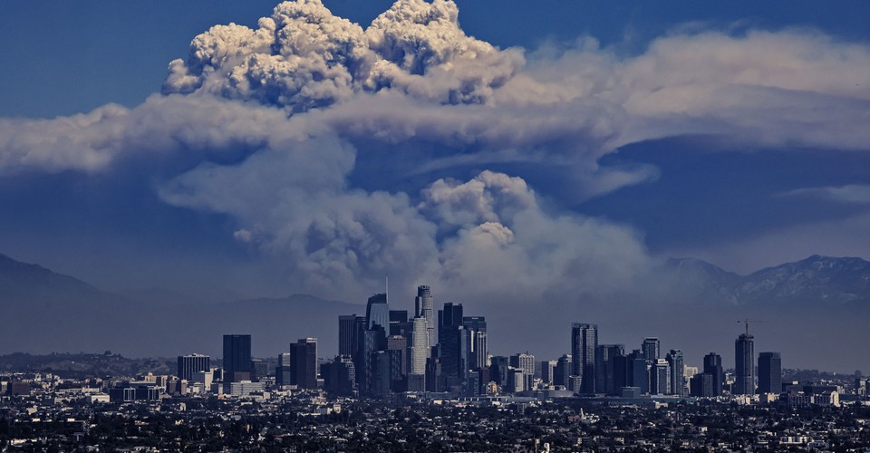 Photos: Wildfires Rage in Southern California - The Atlantic