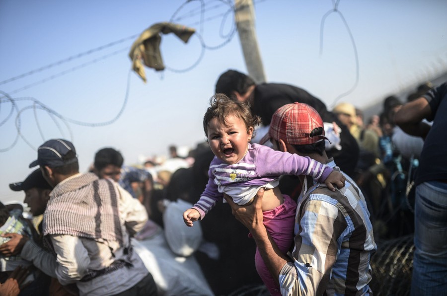 Syrian Refugees Crash Through Turkish Border Fence - The Atlantic