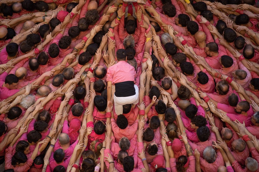 Photos: Competing to Build the Tallest Human Towers in Spain - The Atlantic