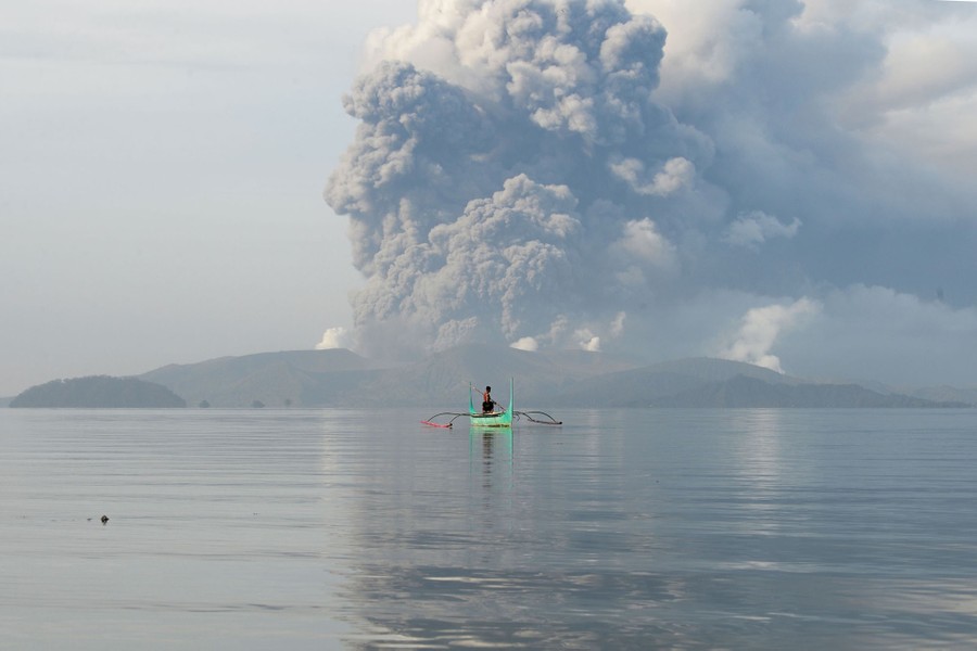 Photos: The Eruption of Taal Volcano in the Philippines - The Atlantic