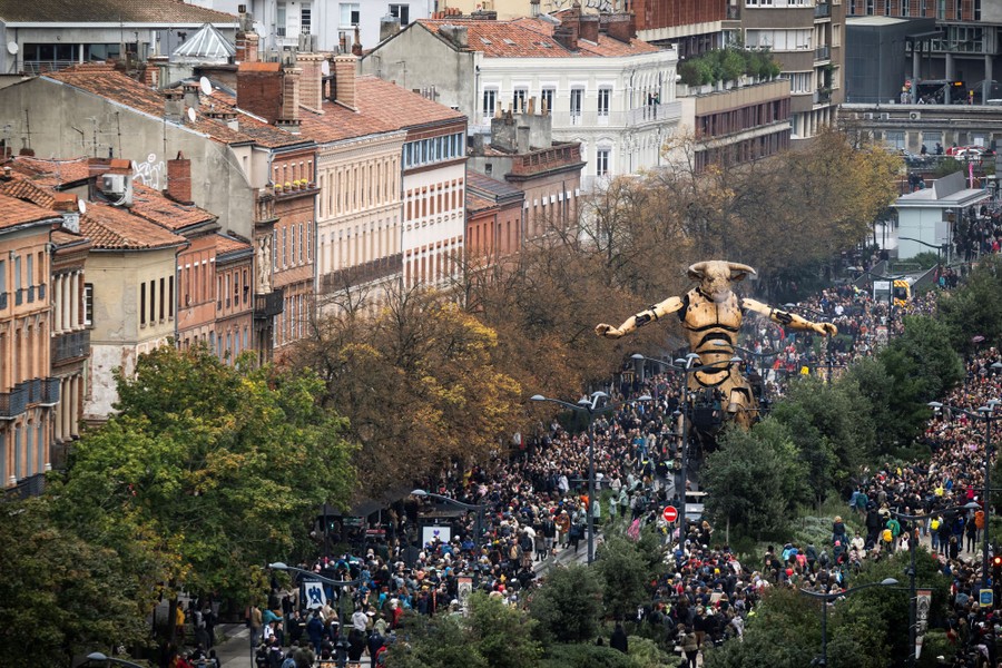 Giant Mythological Puppets Stage a Show in Toulouse - The Atlantic