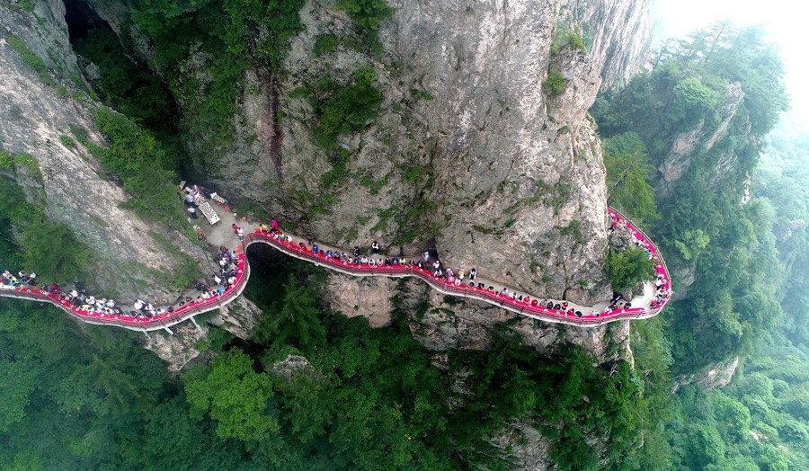 Dizzying Heights: Vertical Tourism in China - The Atlantic