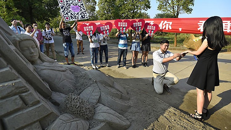 The Grandeur of Marriage Proposals in China - The Atlantic