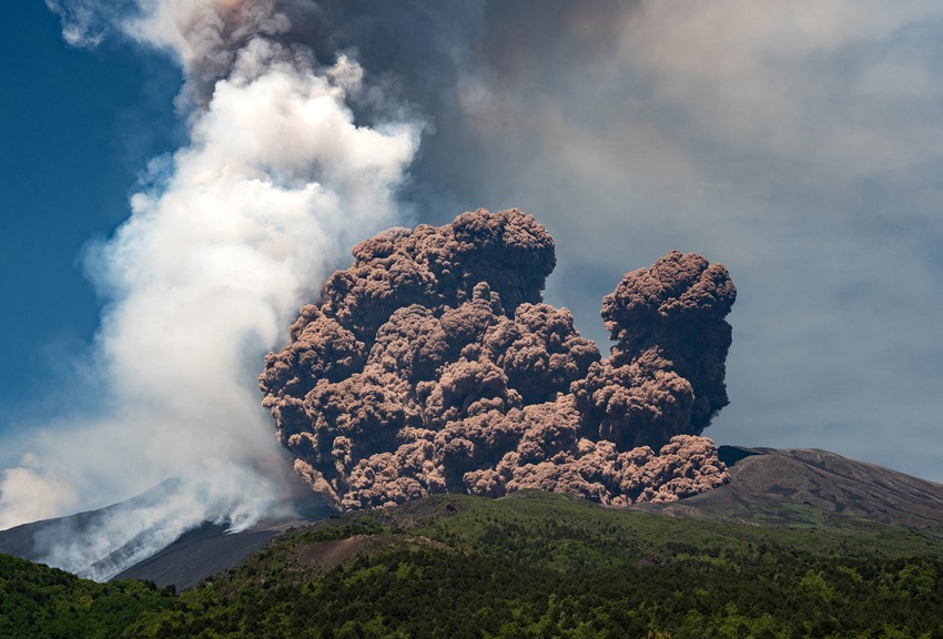 A Spectacular Eruption of Mount Etna - The Atlantic