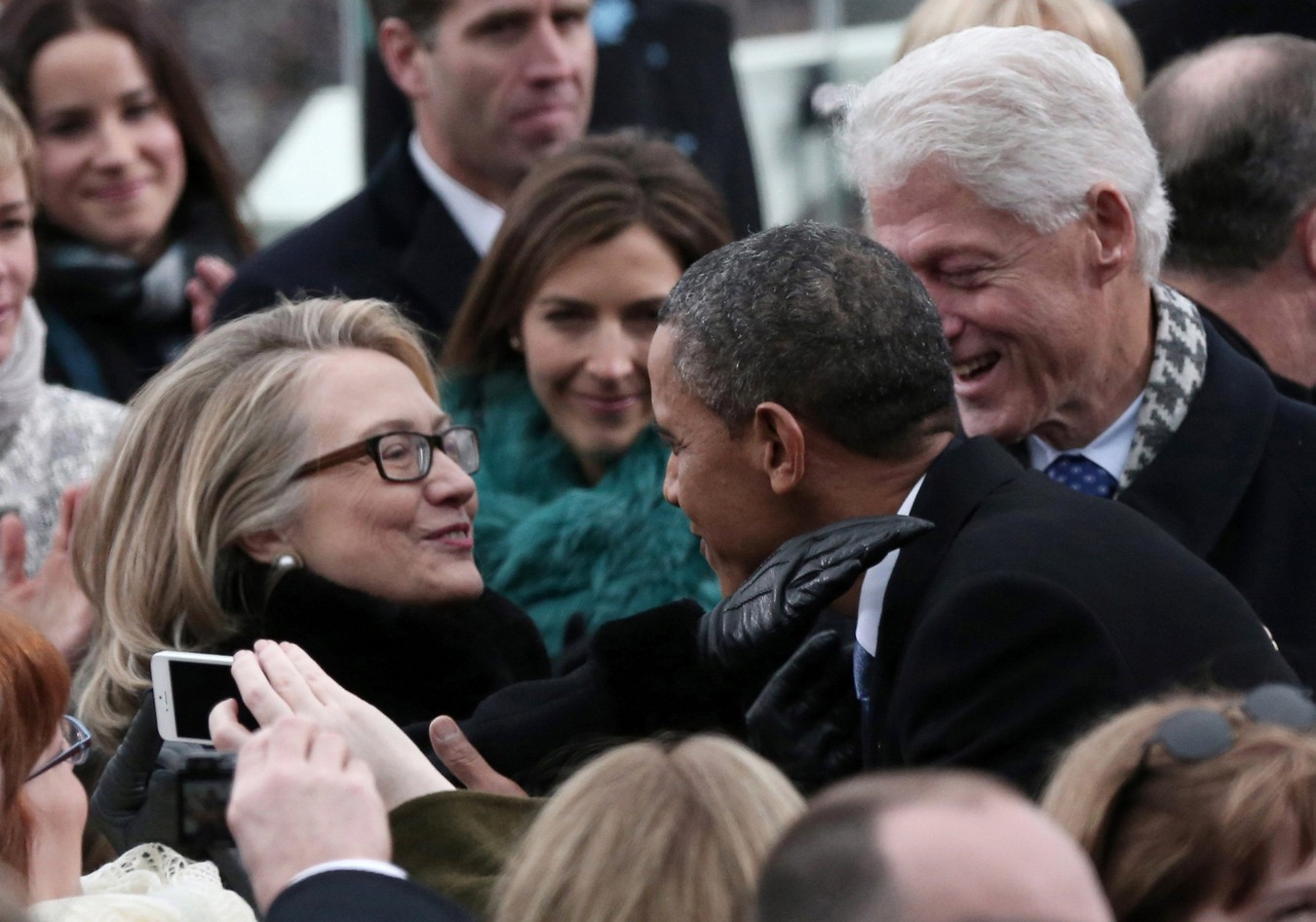 A Visual Guide to Barack Obama and Hillary Clinton's Lackluster Hugging ...