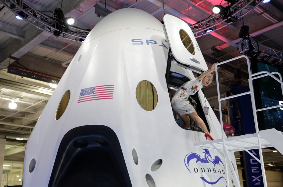 Let's Look at Elon Musk's New Spaceship - The Atlantic