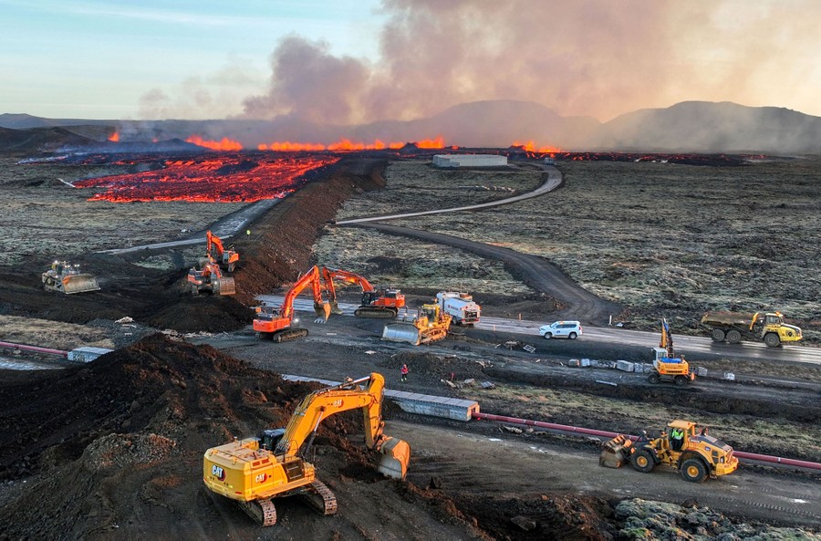 Lava Flows Into an Icelandic Town - The Atlantic