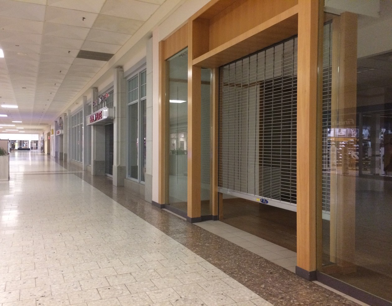 All the Ways Retail's Decline Could Hurt American Towns - The Atlantic