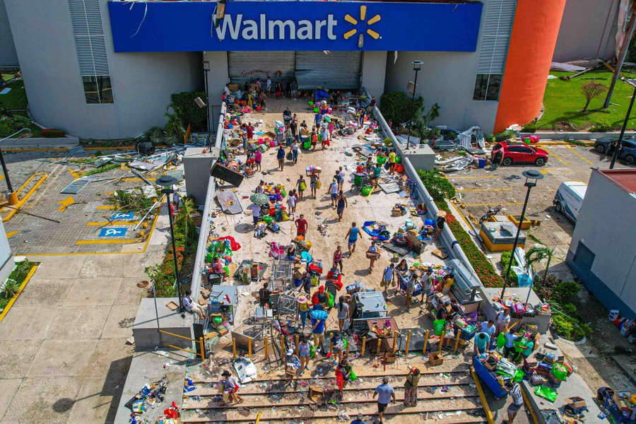 Photos From Acapulco in the Aftermath of Hurricane Otis - The Atlantic