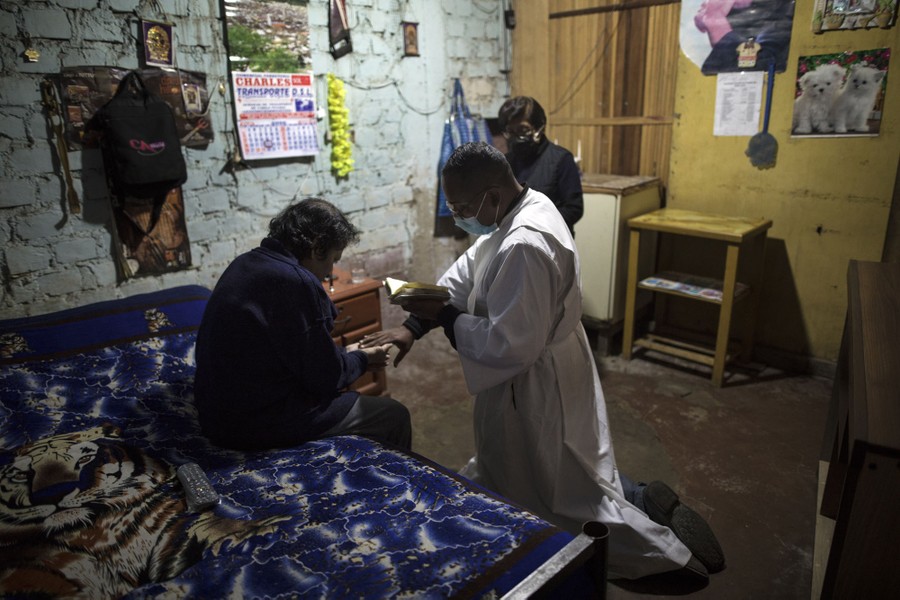 The Lonely Work of Performing Funerals in Lima, Peru - The Atlantic