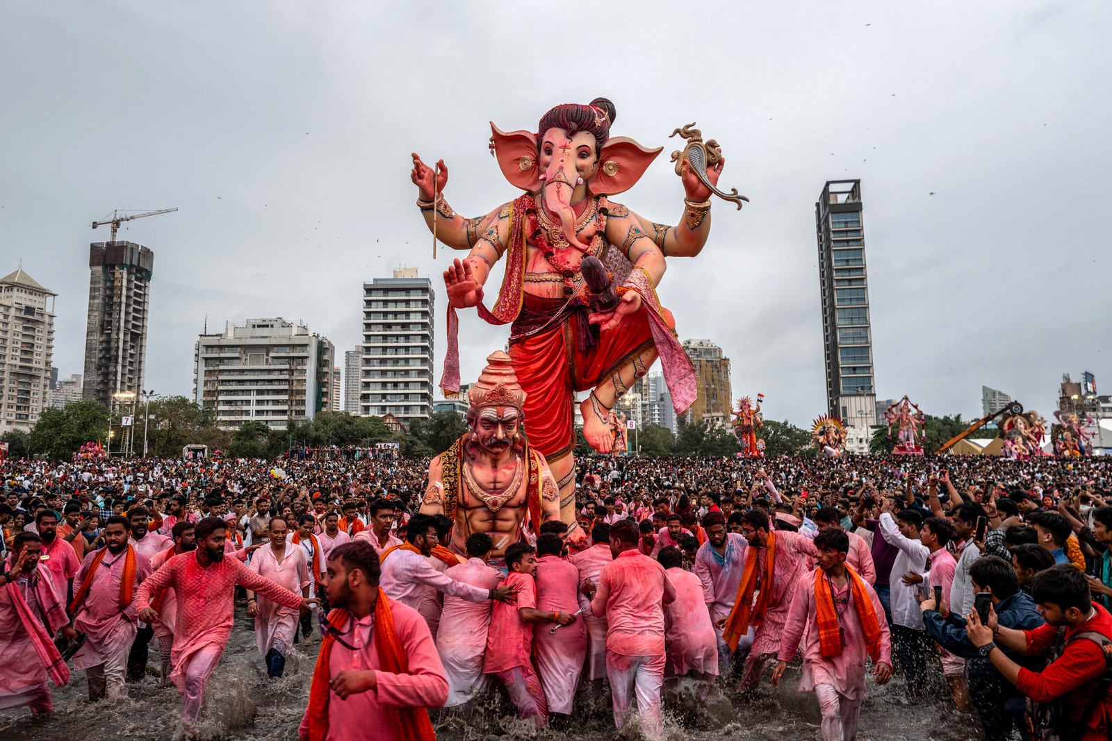 Photos of the Week: Lunar Eclipse, Sandbar Cricket, Horn Dance - The ...