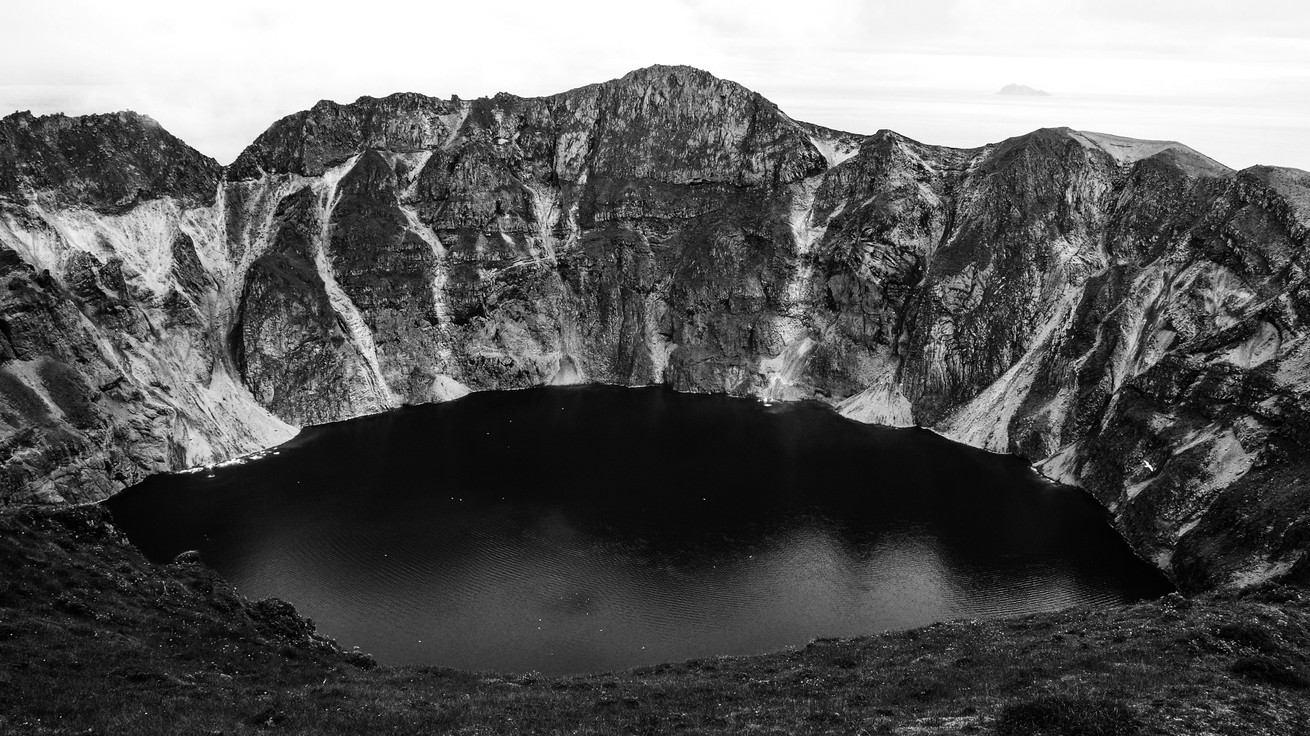 The Biologists Stranded on an Erupting Alaskan Volcano - The Atlantic