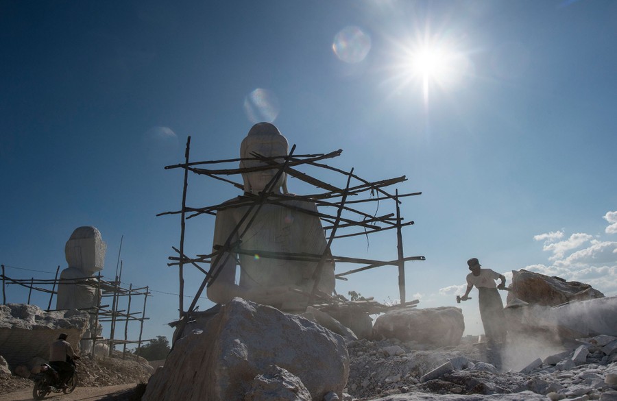 Photos of the Week: Vertical Dancers, Pagan Solstice, Panda Monitor ...