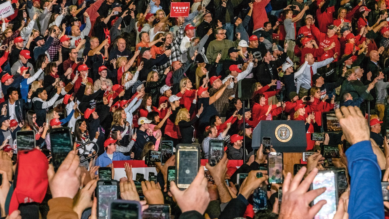 How One Photographer Captured the Intensity of a Trump Rally - The Atlantic