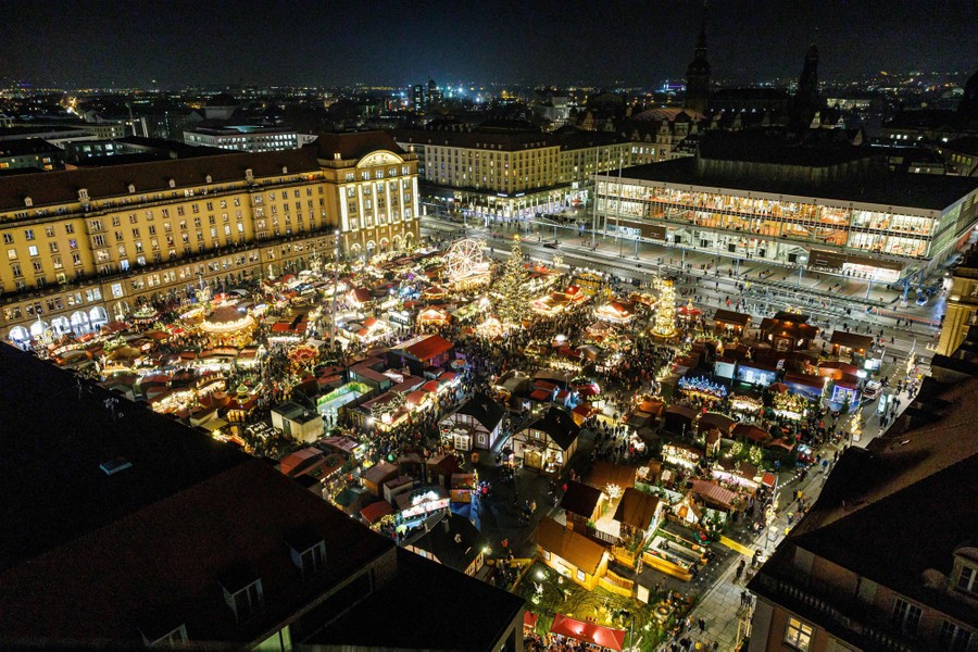 Photos: Europe’s Christmas Markets Return - The Atlantic