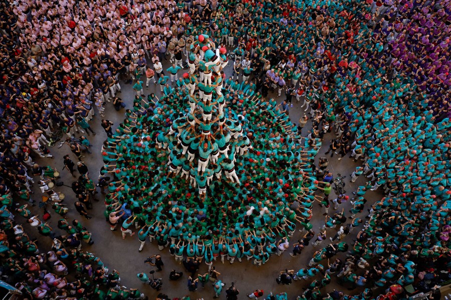 Photos: Competing to Build the Tallest Human Towers in Spain - The Atlantic