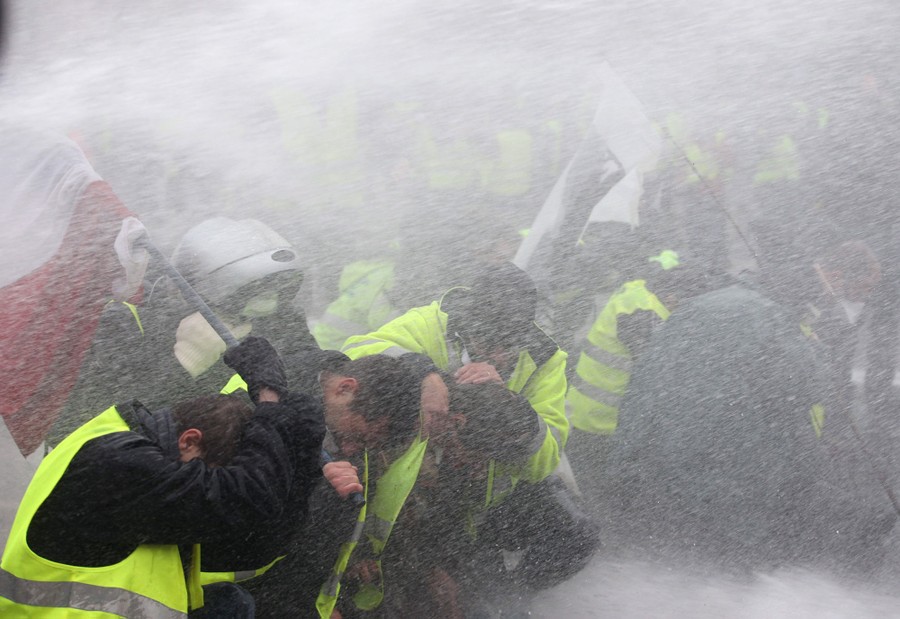 Photos of the Paris “Yellow Vest” Riots - The Atlantic