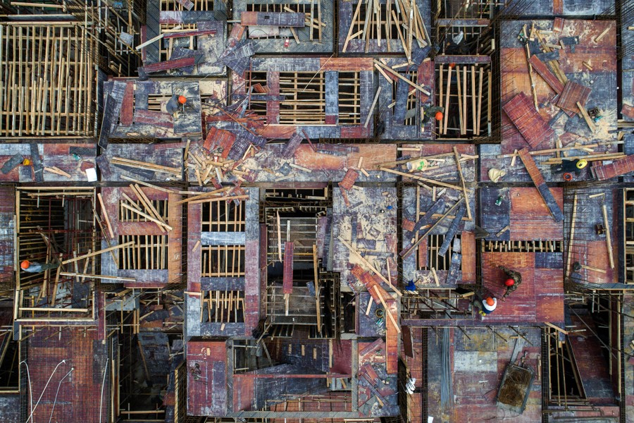 Photos of the Week: Watery Labyrinth, Giza Necropolis, Wuhan Opera ...