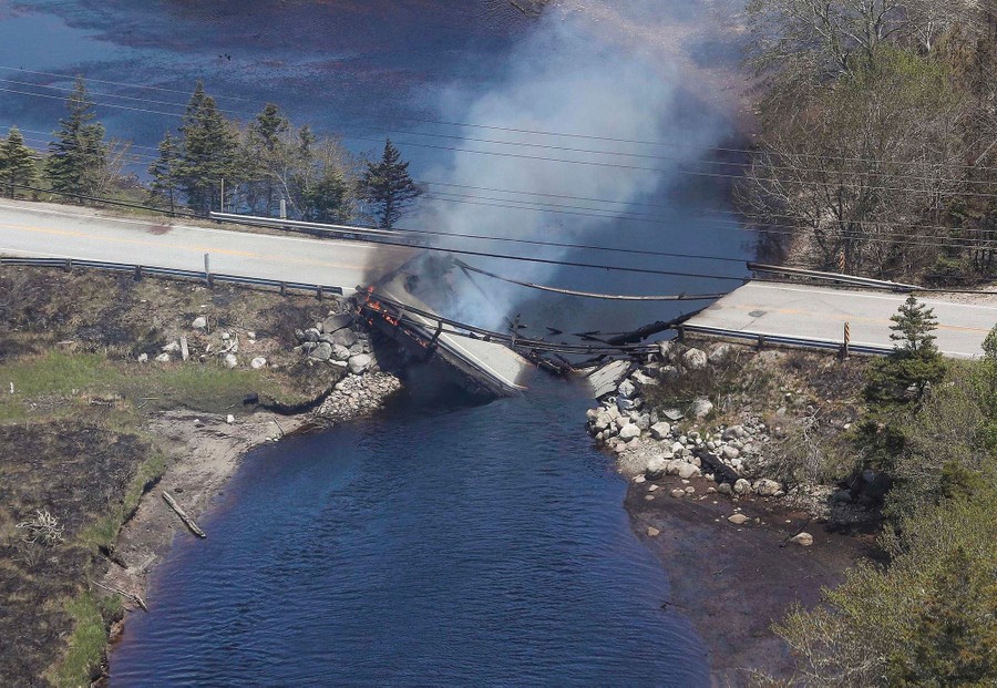 Photos Smoke From Canadas Wildfires Drifts South The Atlantic