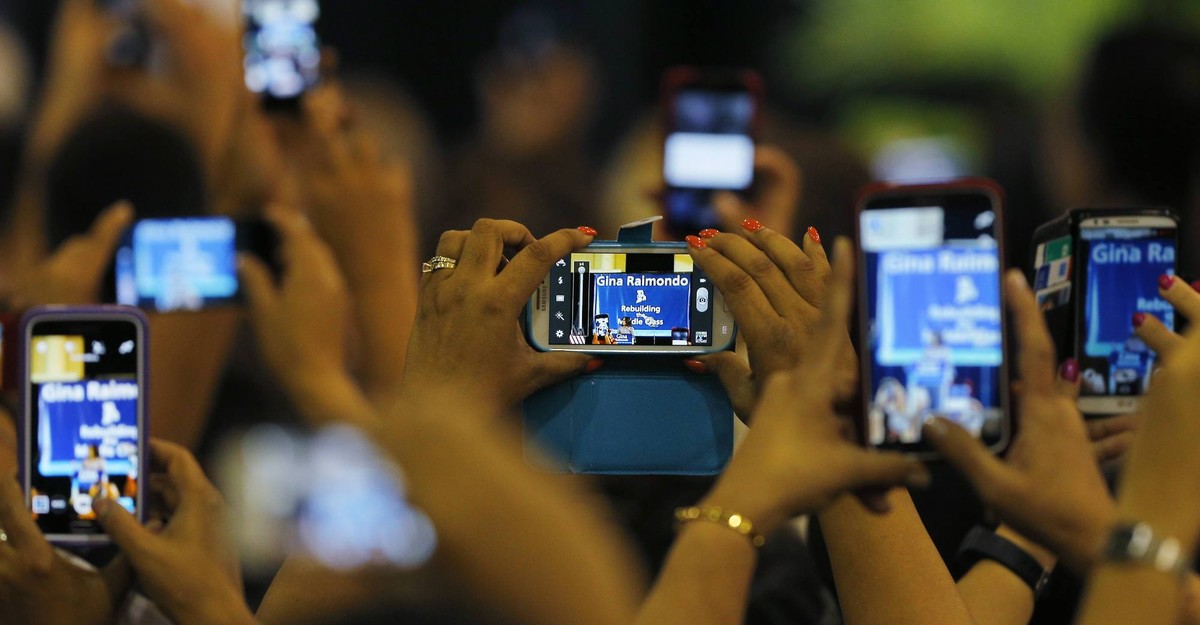 The Many Americans Who Only Use Smartphones to Go Online - The Atlantic