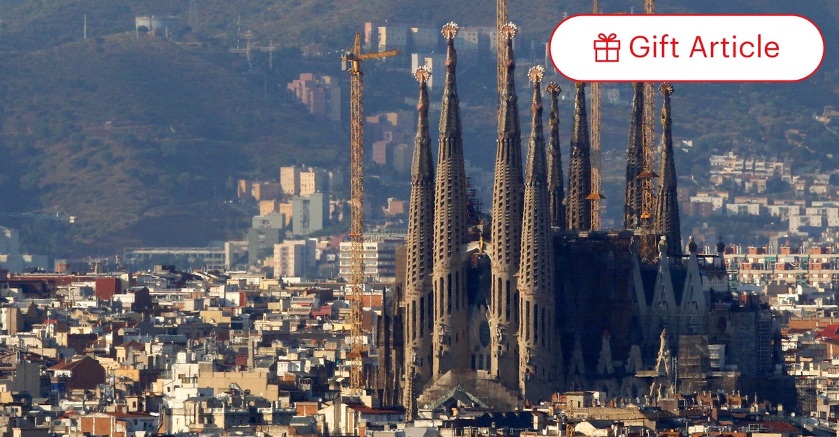 gaudi cathedral completion date