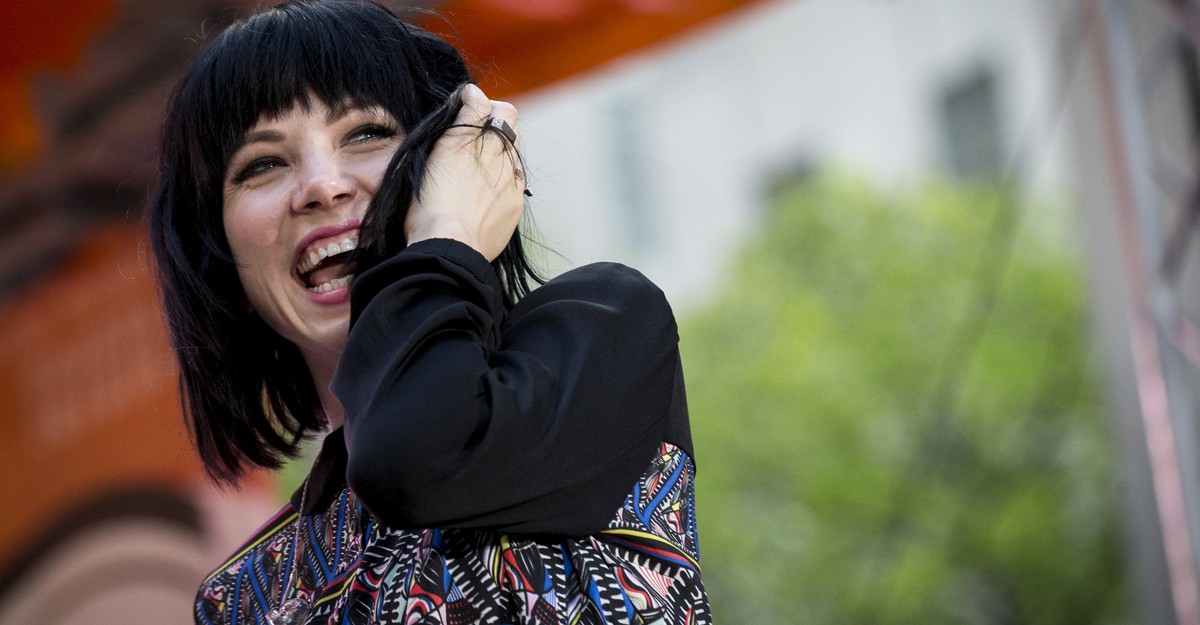 Carly Rae Jepsen's 'Store' Memes and 'Emotion Side B' Album Show Why ...