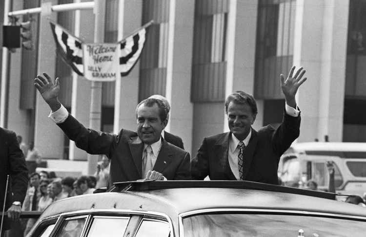 Trump and the Evangelical Temptation - The Atlantic