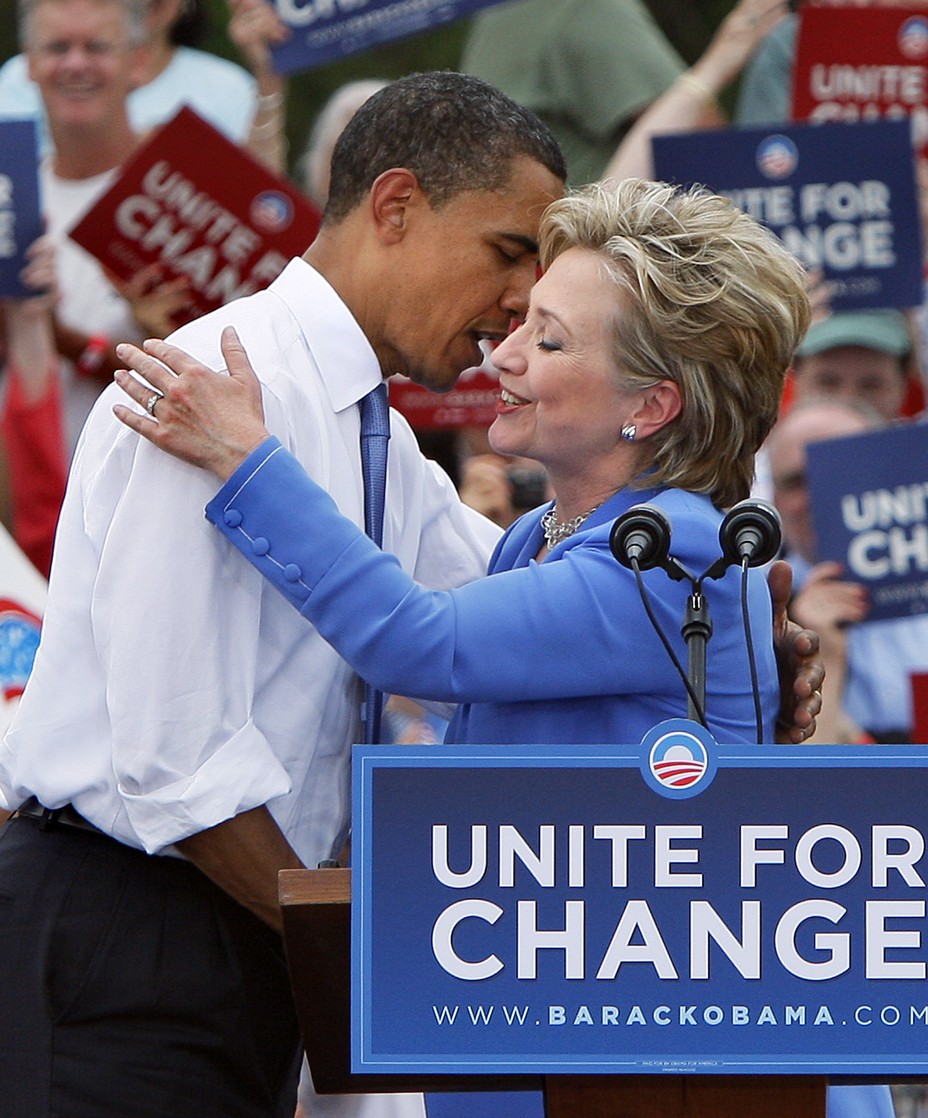 A Visual Guide to Barack Obama and Hillary Clinton's Lackluster Hugging ...