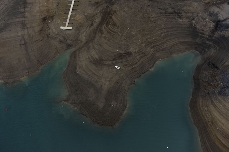 Photos of the Week: Marsh Maze, Volcanic Ash, Dying Star - The Atlantic