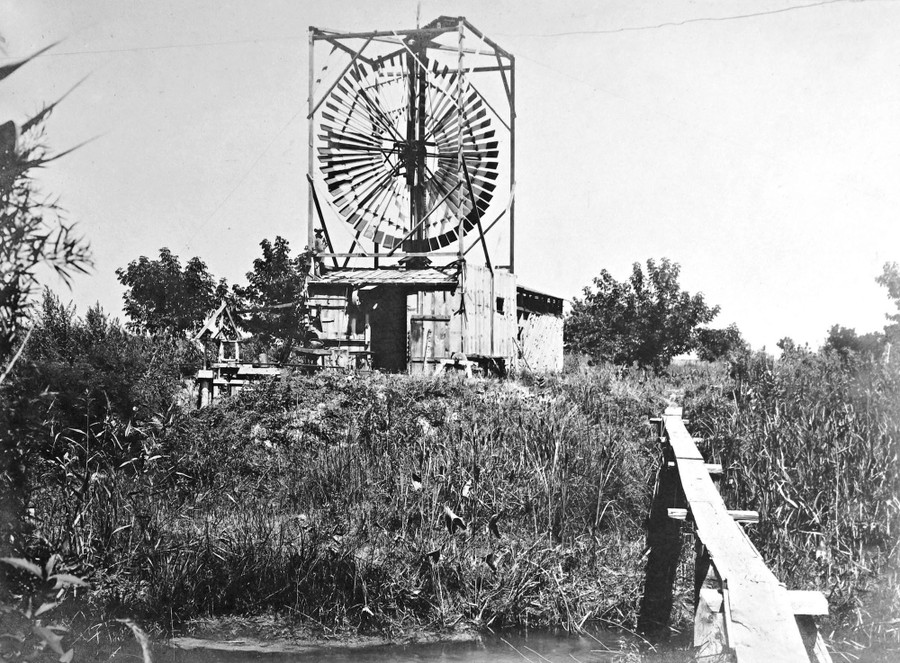 Photos From 1898: The Homemade Windmills of Nebraska - The Atlantic
