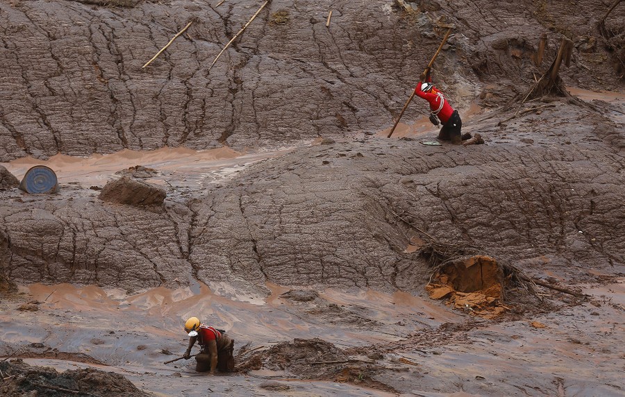 Photos of the Red Sludge That Smothered a Town in Brazil - The Atlantic