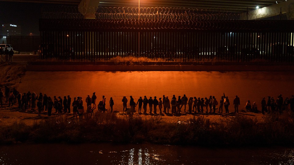 does the border close at night