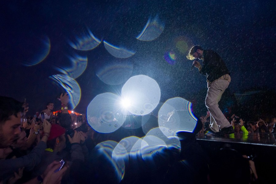 Photos of the Week: Royal Busts, Flying Scotsman, Loo Garden - The Atlantic