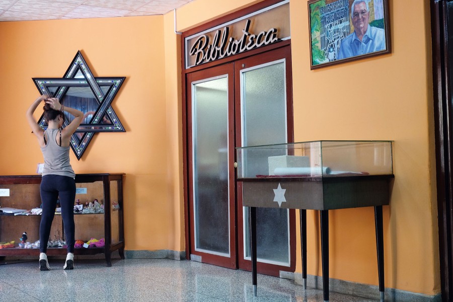 Photographs of the Last Jews of Cuba - The Atlantic