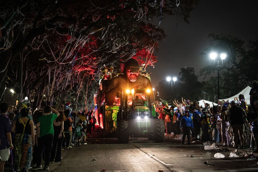 Photos of Carnival 2024 Around the World - The Atlantic