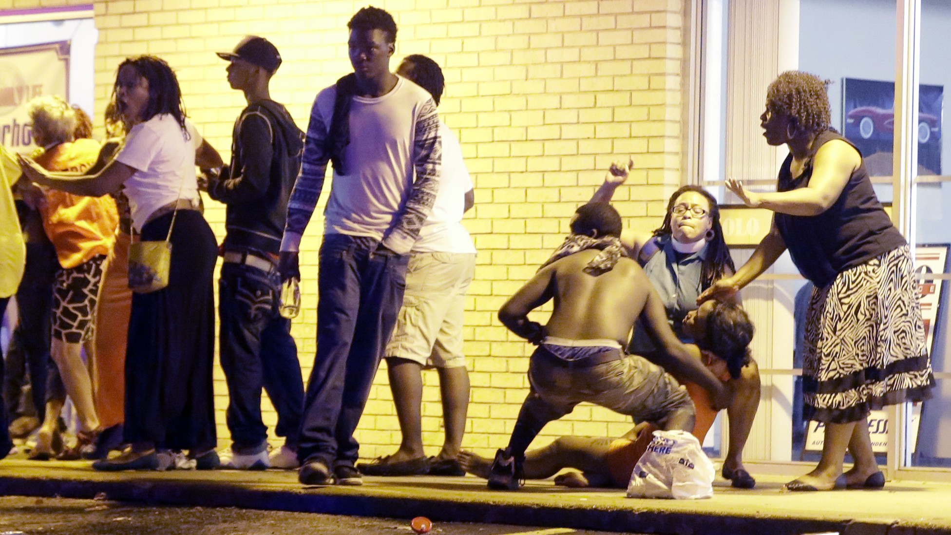 Violence Erupts in Ferguson, Missouri, on Anniversary of Michael Brown ...