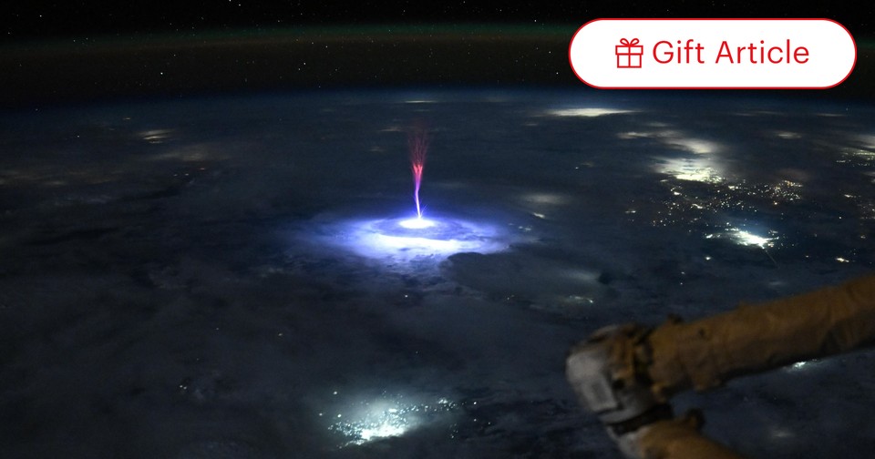 red sprite lightning bolt