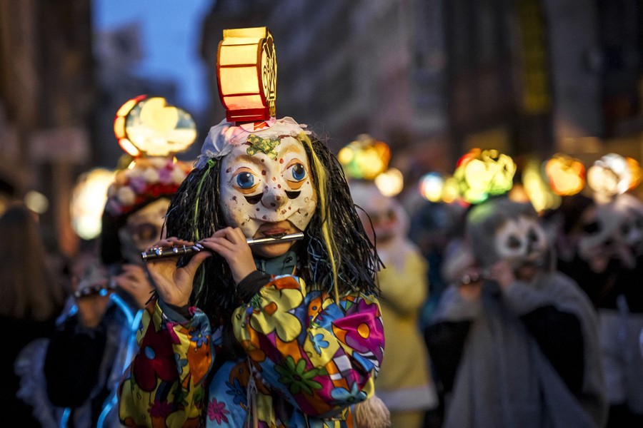 Photos of the Week: Koala Care, Dinosaur King, Fuego Volcano - The Atlantic