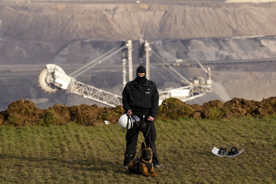 Despite Protests in Luetzerath, a German Coal Mine Expands - The Atlantic