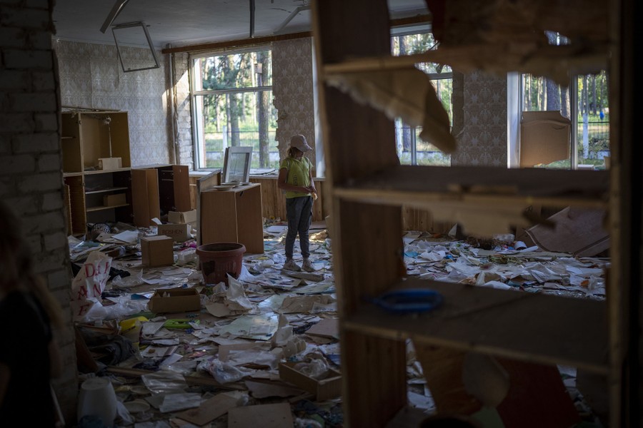 Ukrainian Students Revisit Their Destroyed School - The Atlantic