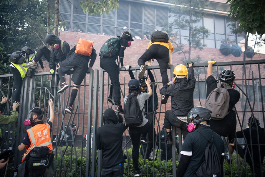 Photos: Hong Kong Riot Police Lay Siege to University Occupied by ...