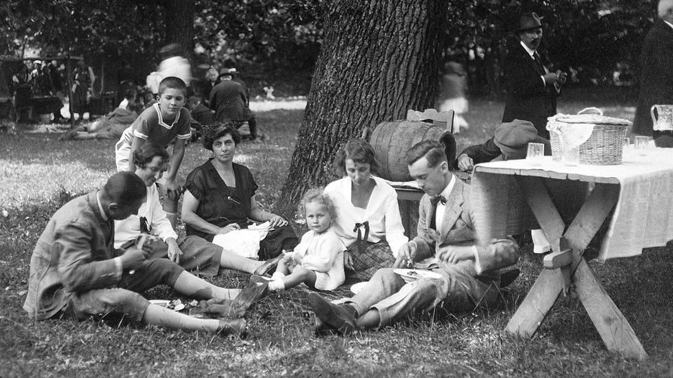 The Seductive Nostalgia of the Picnic - The Atlantic