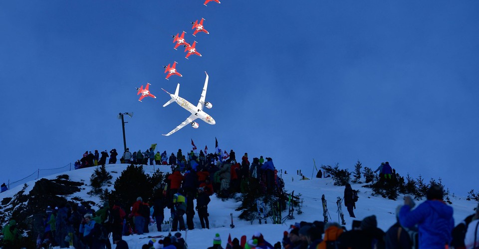 Photos of the Week: Transport Mishaps, Epiphany Blessings, Bull Taming ...