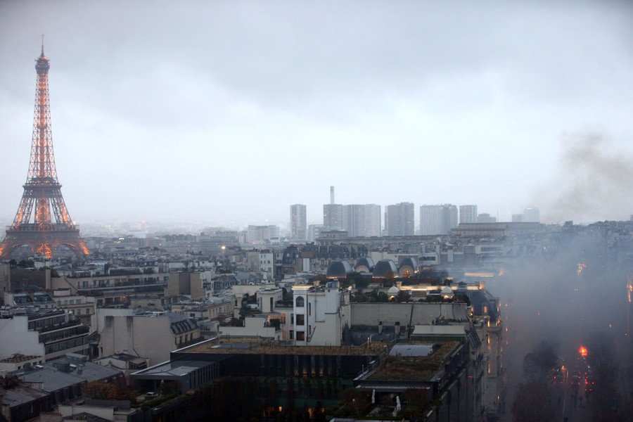Photos of the Paris “Yellow Vest” Riots - The Atlantic