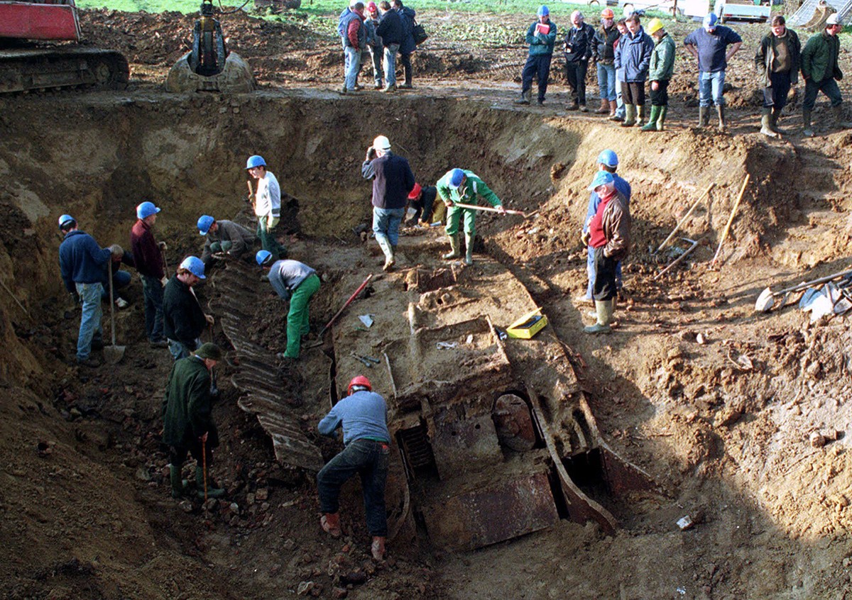 Archeological workers unearth a British WWI Mark IV tank in Flesquieres ...